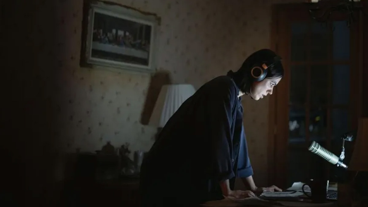 'Undertone' Film Review: Good ideas, Dull Execution - The Movie Revue